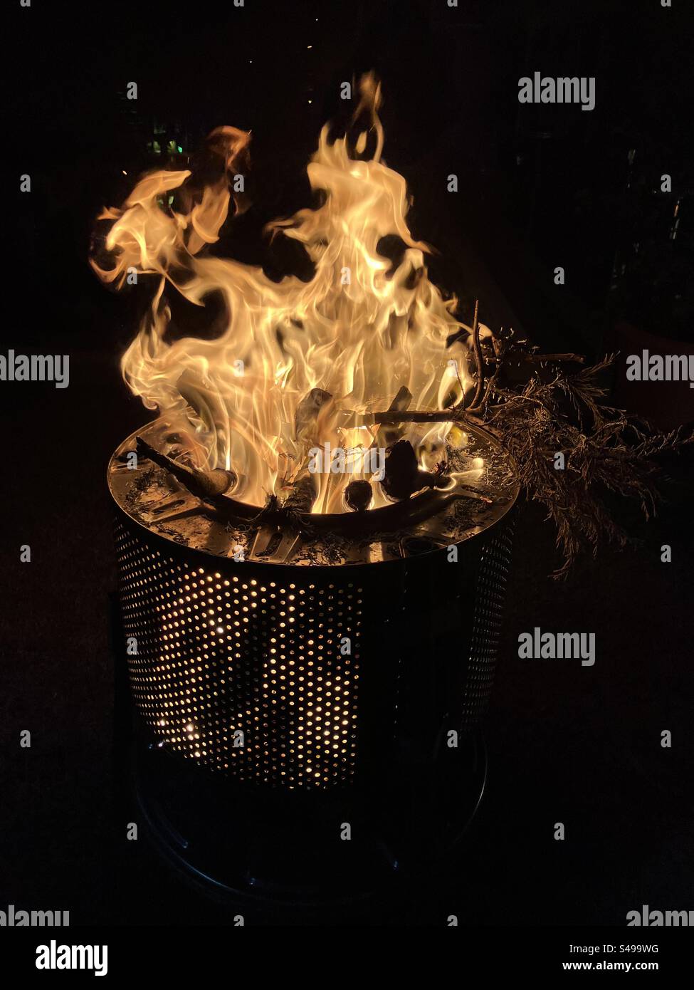 Fire and night hi-res stock photography and images - Alamy