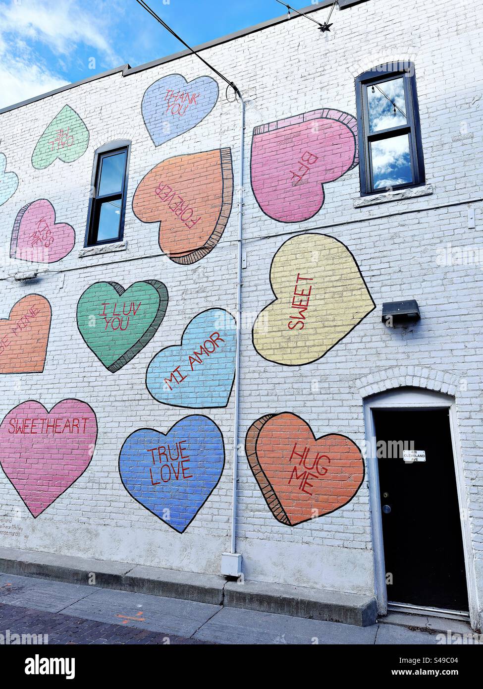 Mural on pink wall smartphone stock photos and images - Alamy