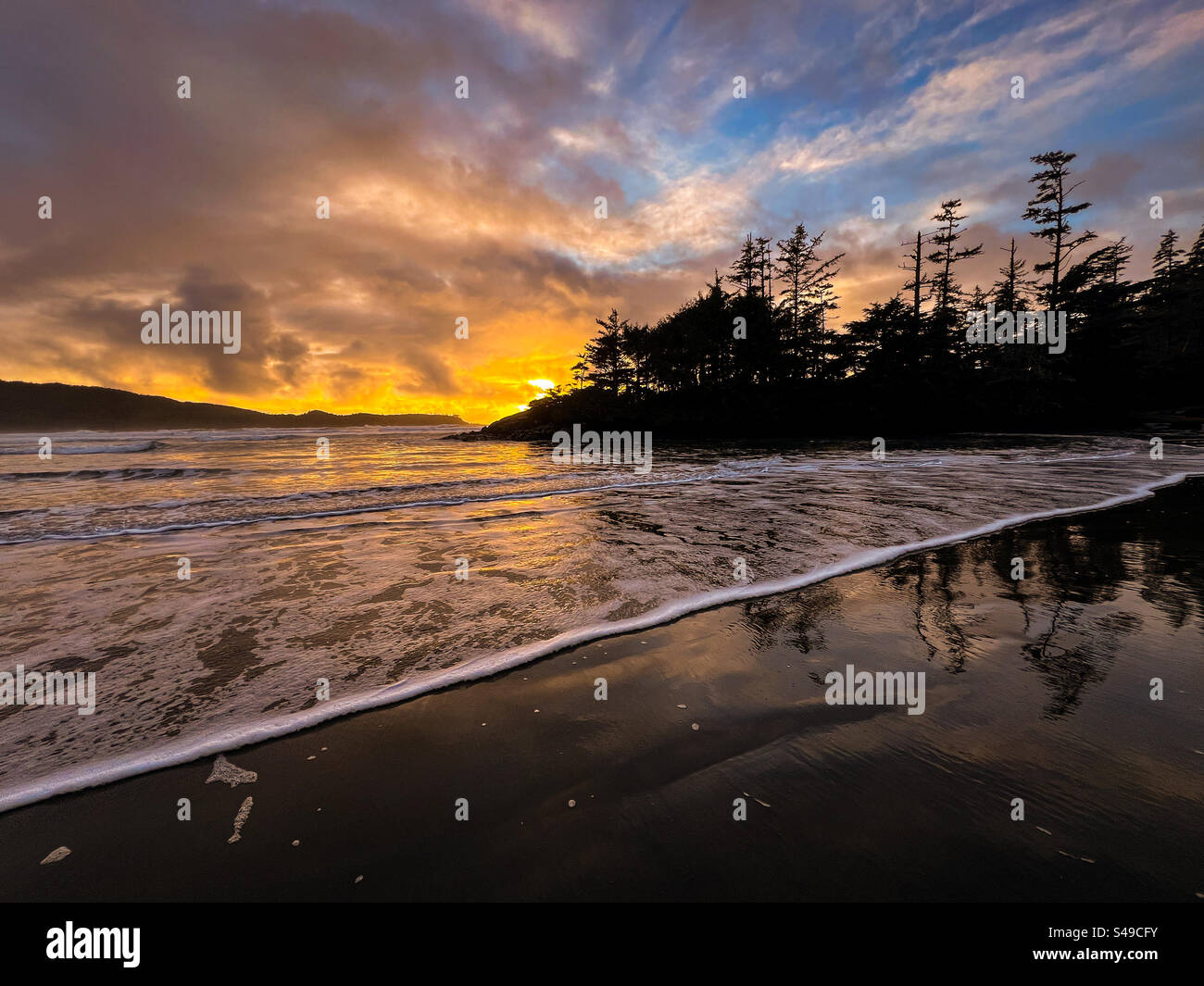 Tofino cox bay beach hi-res stock photography and images - Alamy