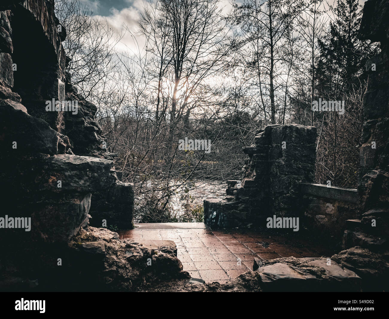 Dramatic building lighting hi-res stock photography and images - Alamy