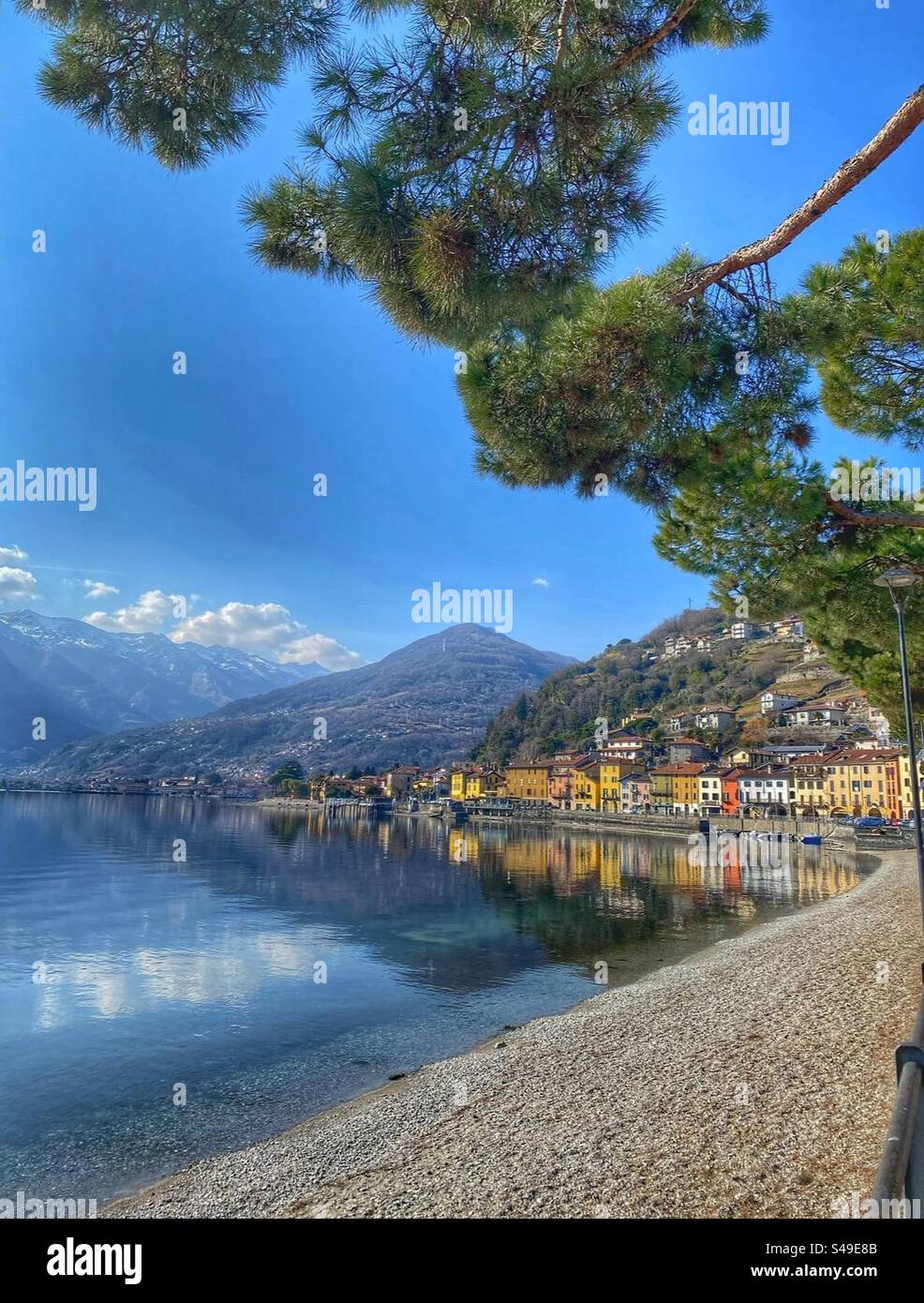 Lago lago lago lago riflesso hi-res stock photography and images - Alamy