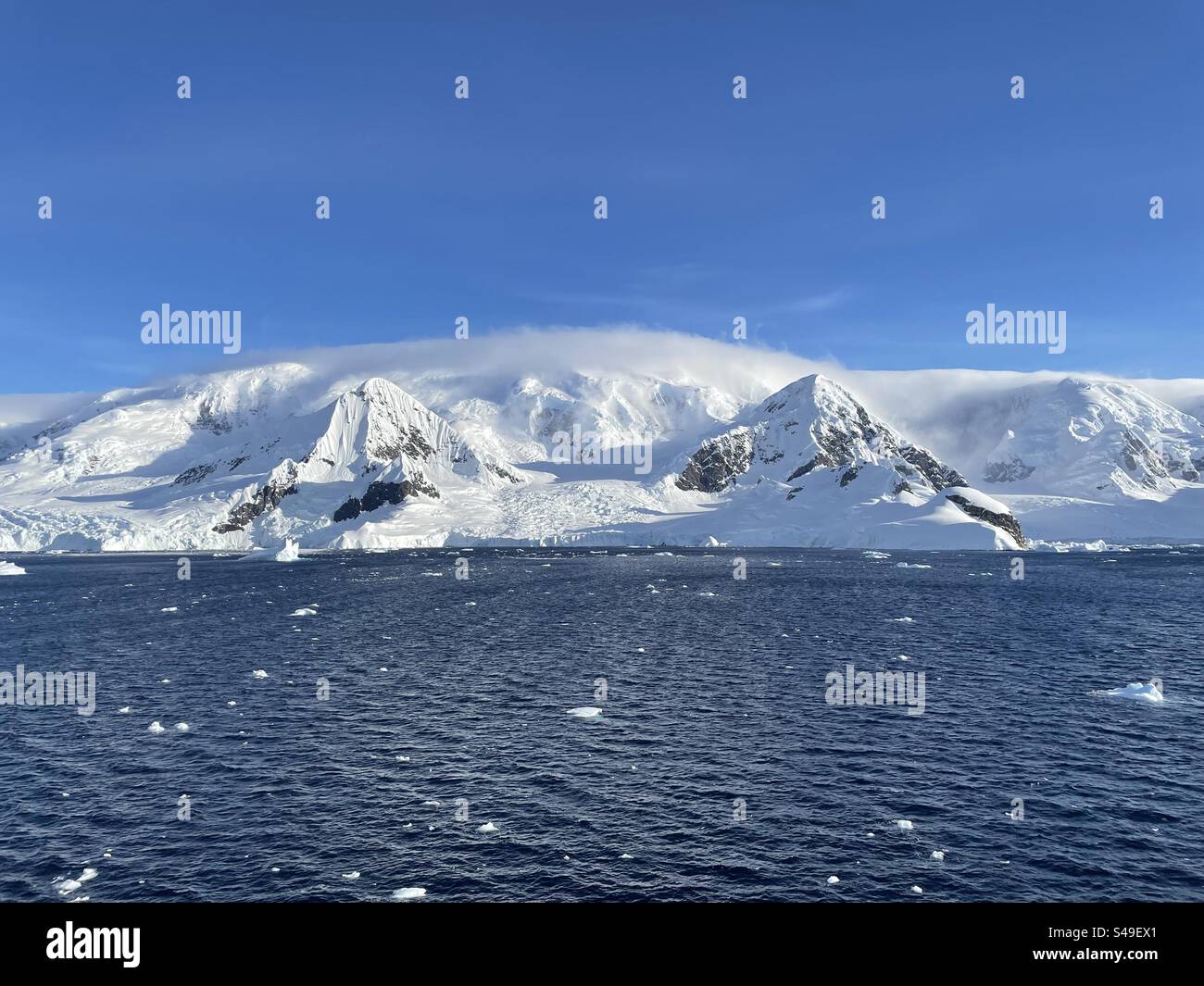 Antarctic peninsula coastline hi-res stock photography and images - Alamy