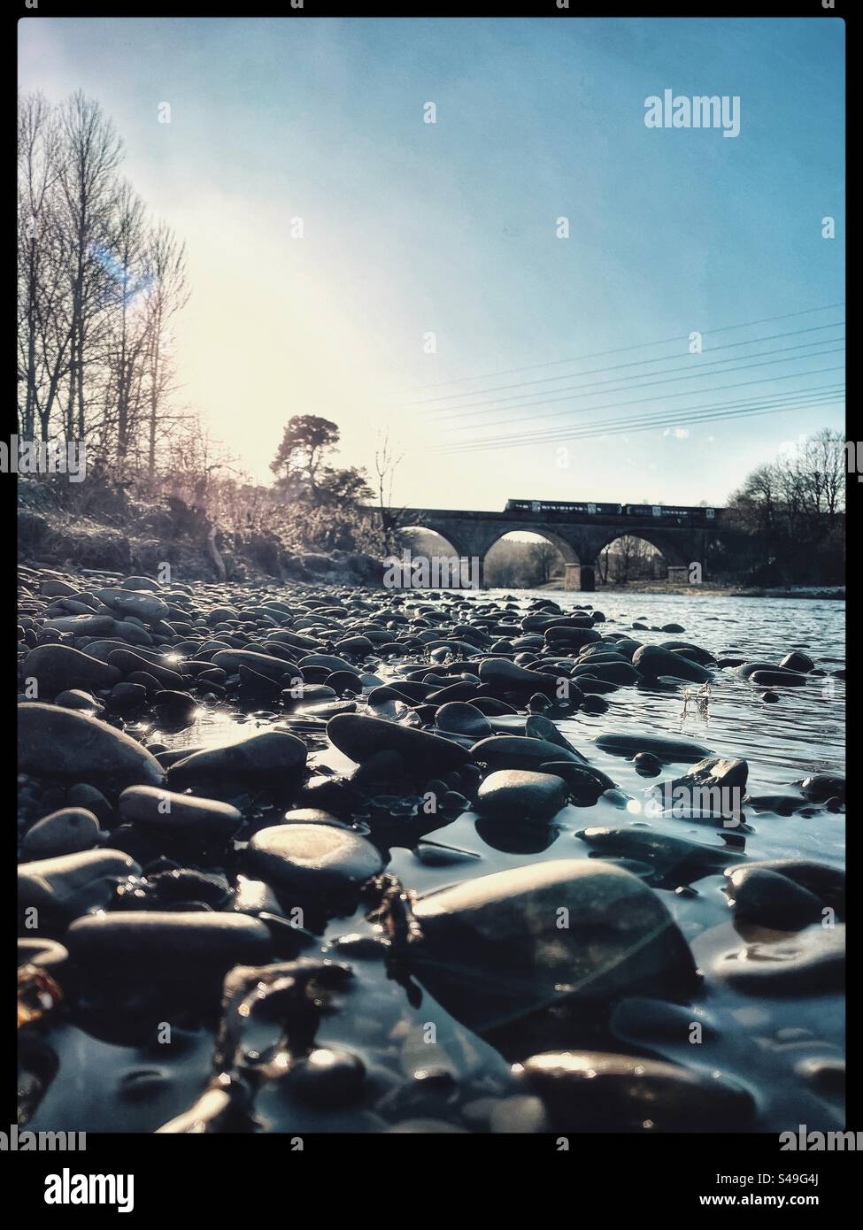 Train going over a bridge hi-res stock photography and images - Alamy