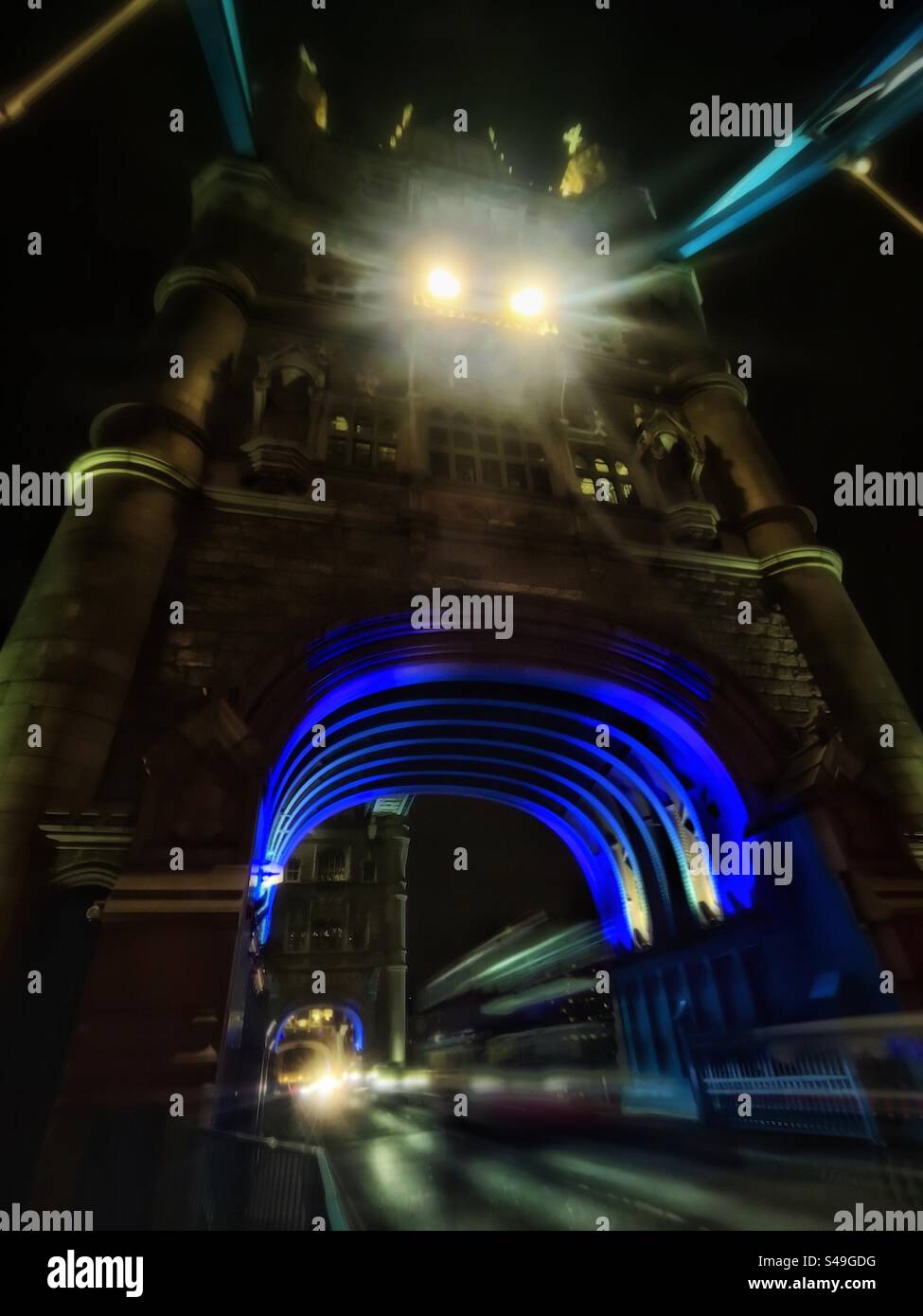 Traffic at night on Tower Bridge in London. Bus showing Stock Photo - Alamy