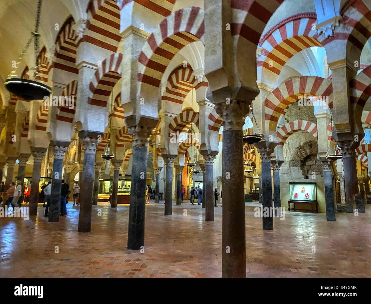 Arches columns decorated moorish hi-res stock photography and images ...