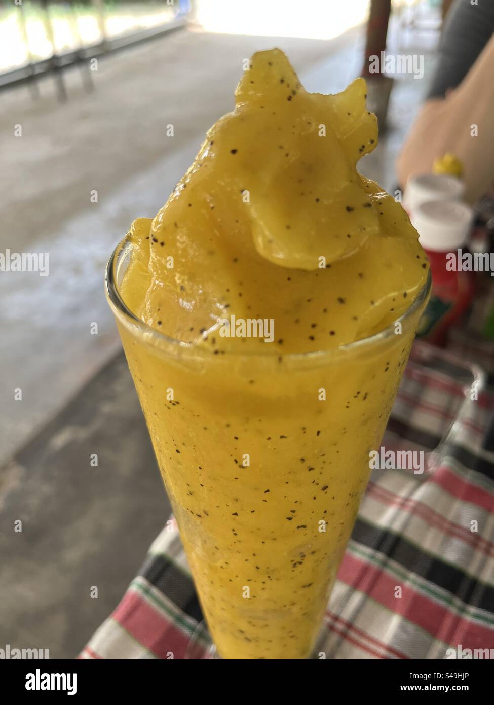 Yellow passion fruit hi-res stock photography and images - Alamy