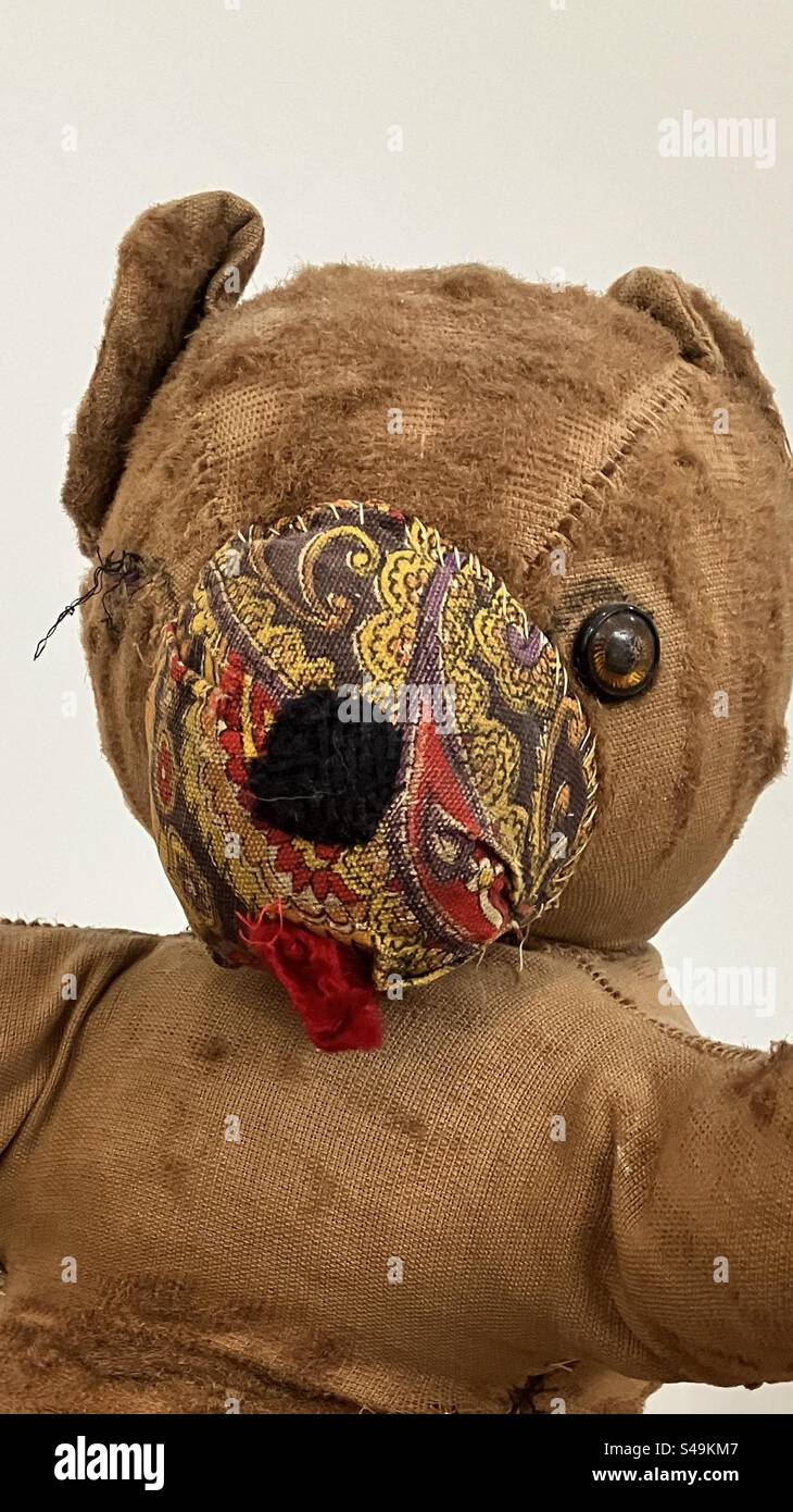 Children and teddy bear hi-res stock photography and images - Alamy