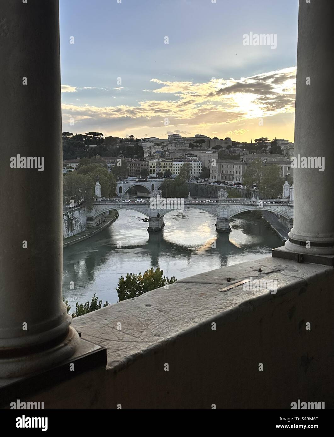 Rome bridge view hi-res stock photography and images - Alamy