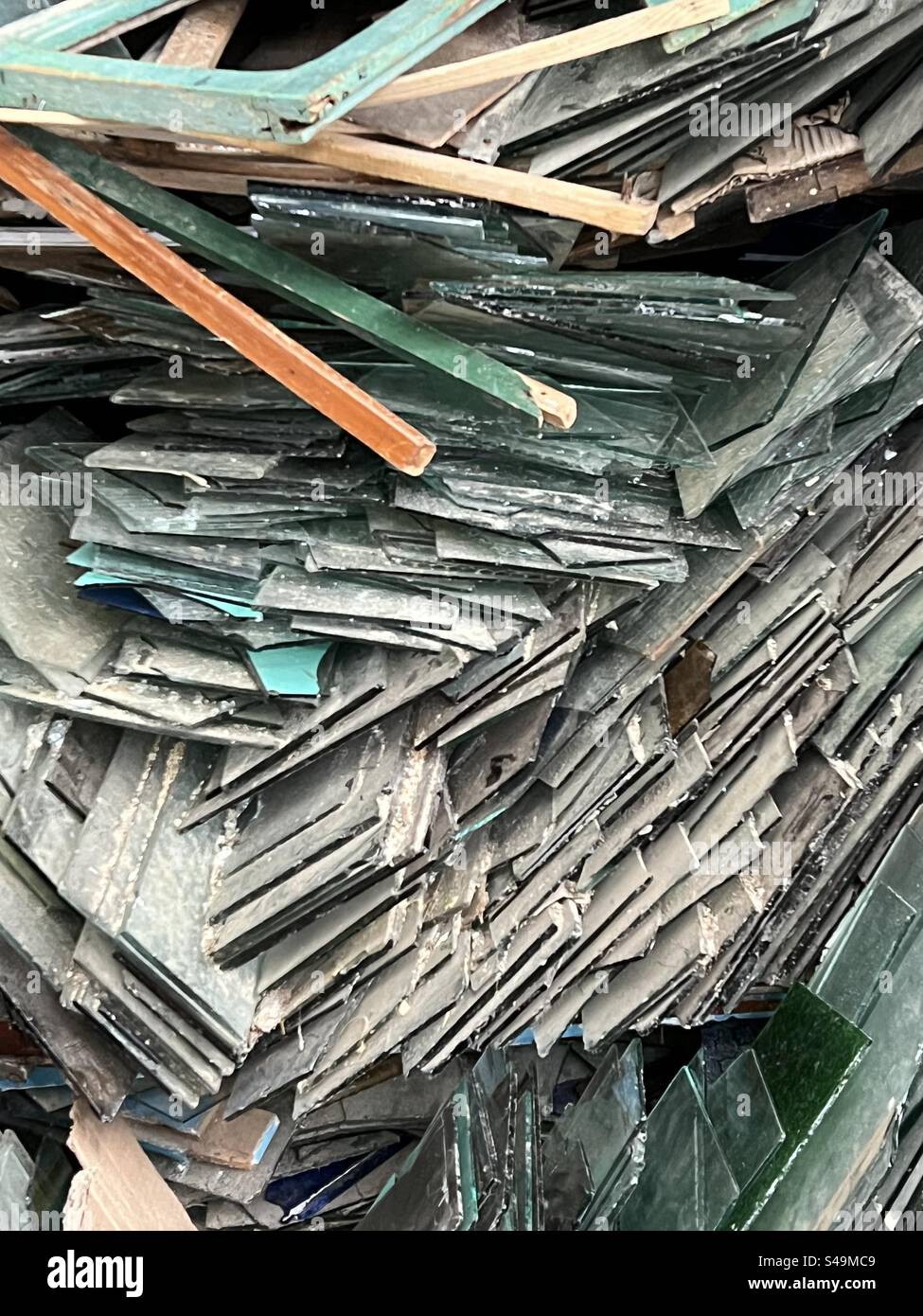 Pile of glass hi-res stock photography and images - Alamy