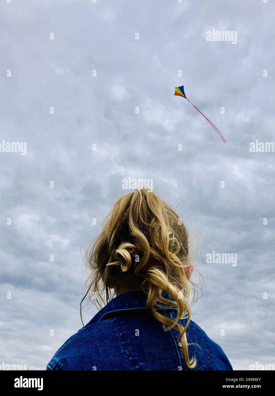 Child flying a kite Stock Photo - Alamy