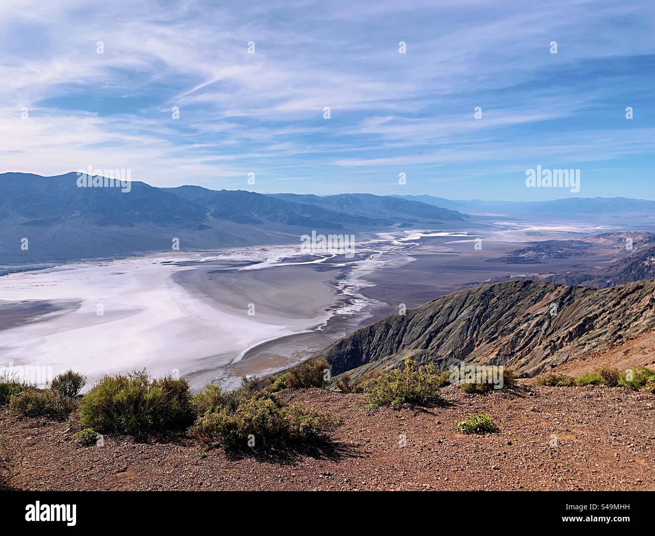 Death valley rocks mountains basin national park hi-res stock ...