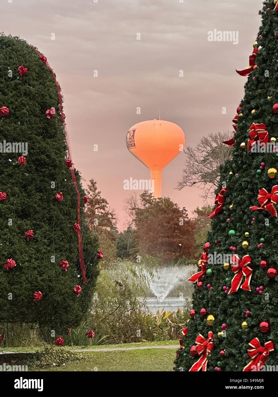 Mother Nature’s sunset temporarily paints the water tower Stock Photo ...