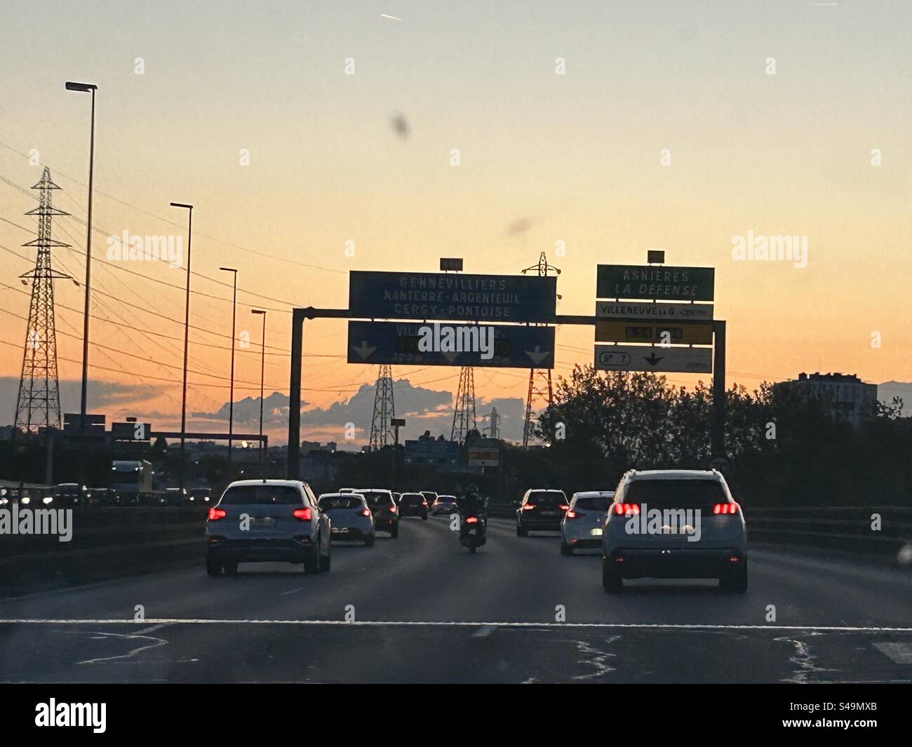 Voitures sur autoroute hi-res stock photography and images - Alamy