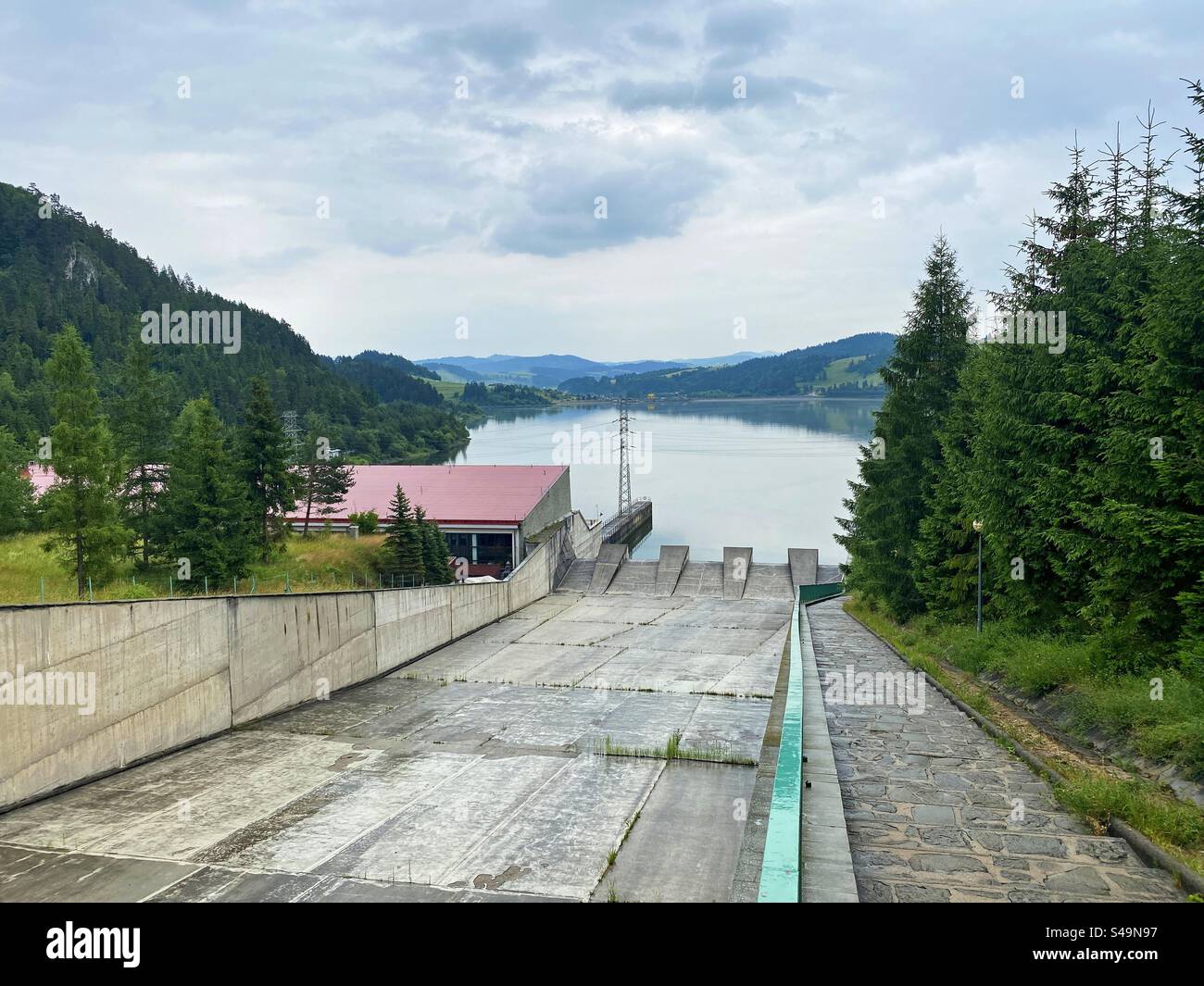 Water dam on the Czorsztyński Reservoir Stock Photo - Alamy