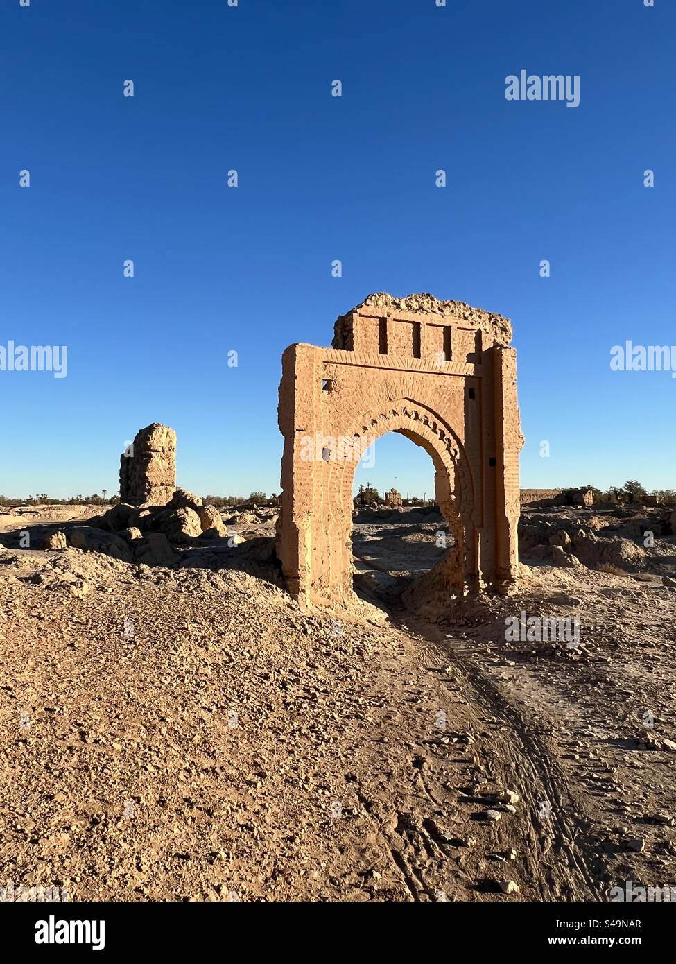 Abandoned oasis hi-res stock photography and images - Alamy