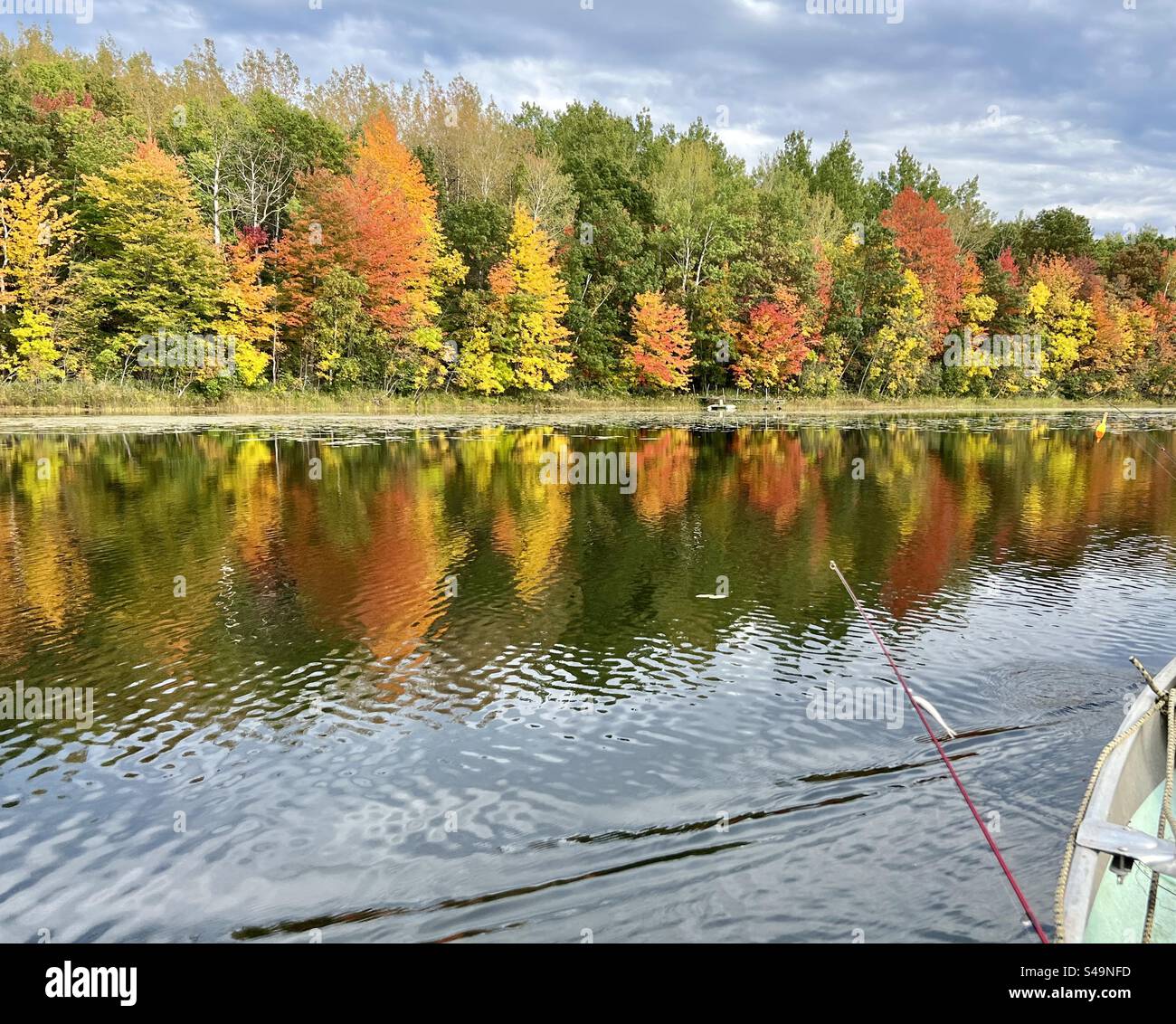 Fall colors reflection on lake hi-res stock photography and images - Alamy