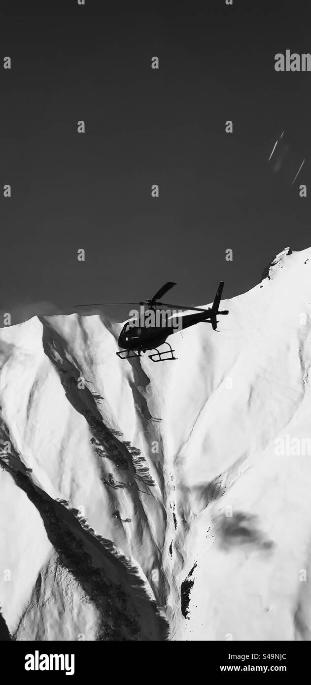Helicopter rescue snow hi-res stock photography and images - Alamy