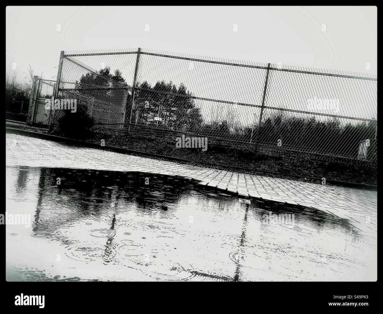 Raindrops puddle hi-res stock photography and images - Alamy