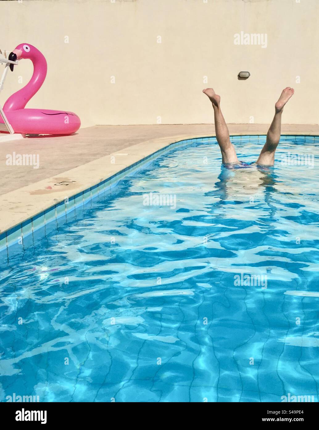 Underwater legs pool hi-res stock photography and images - Alamy