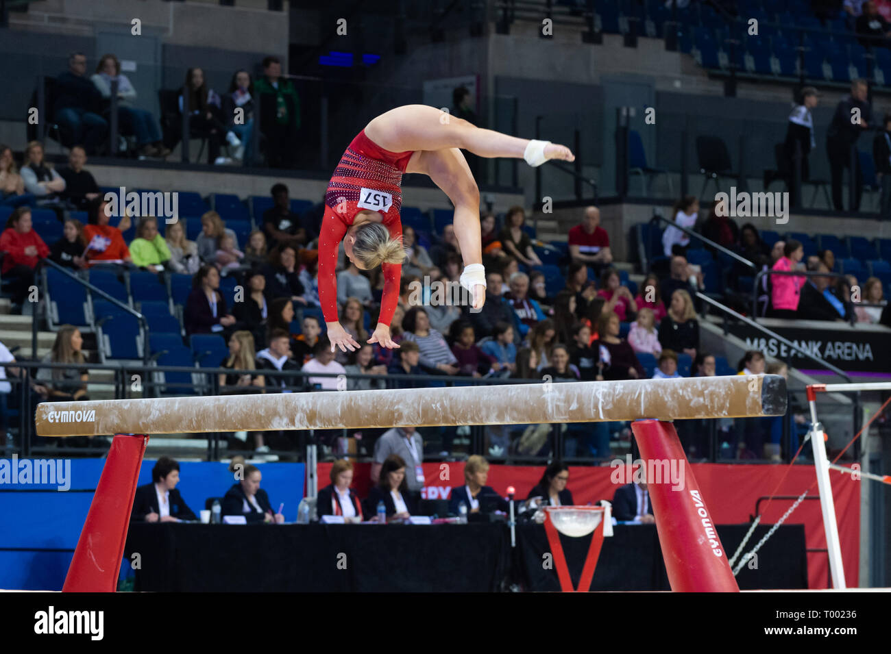 Gymnast splits beam hi-res stock photography and images - Alamy