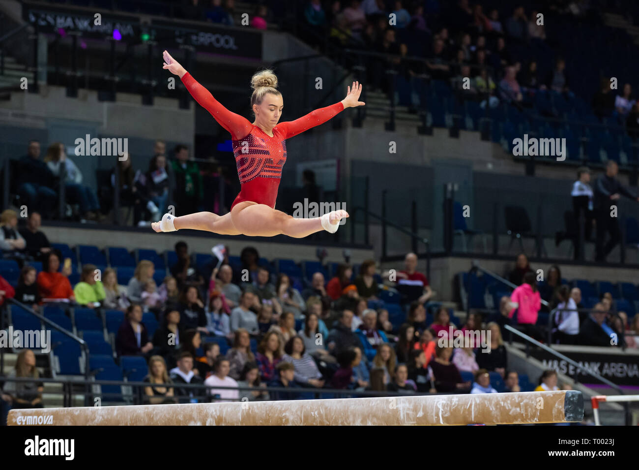 Gymnast splits beam hi-res stock photography and images - Alamy