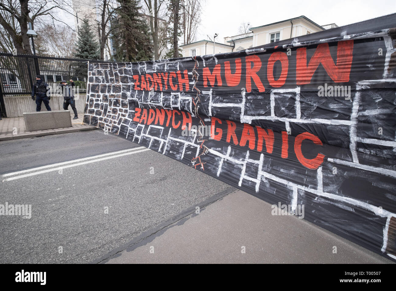 No borders hi-res stock photography and images - Alamy