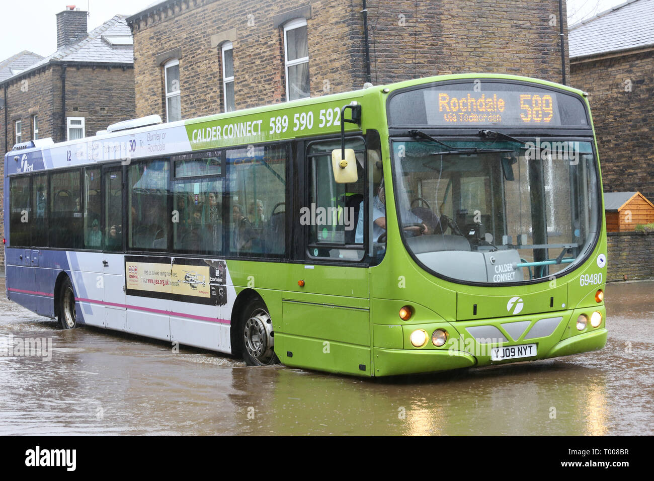 Queue bus uk rain hi-res stock photography and images - Alamy