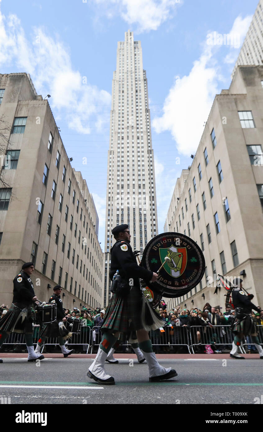 New York, USA. 16th Mar, 2019. People march past the Rockefeller Center ...