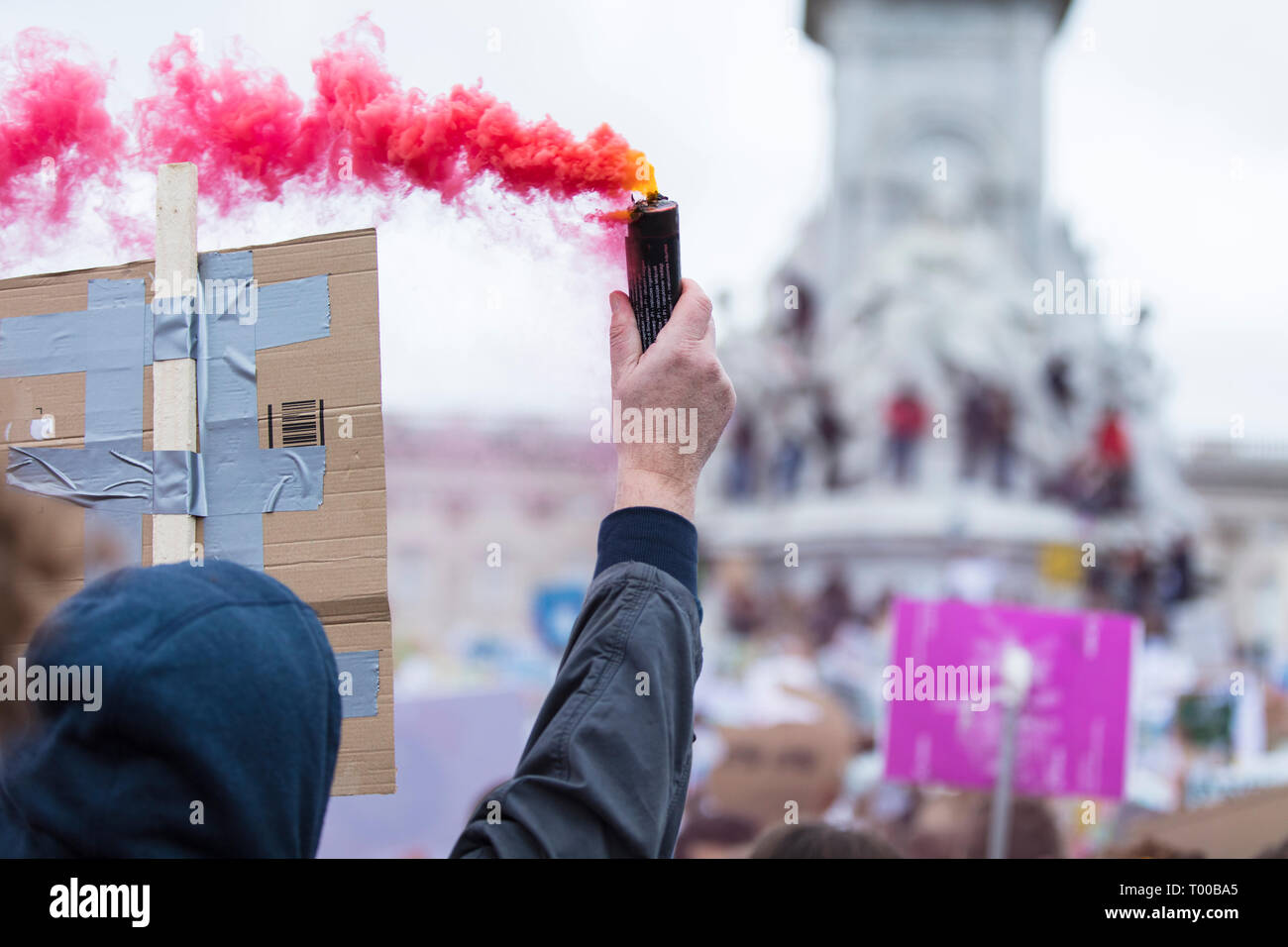 Raised hand holds hi-res stock photography and images - Alamy