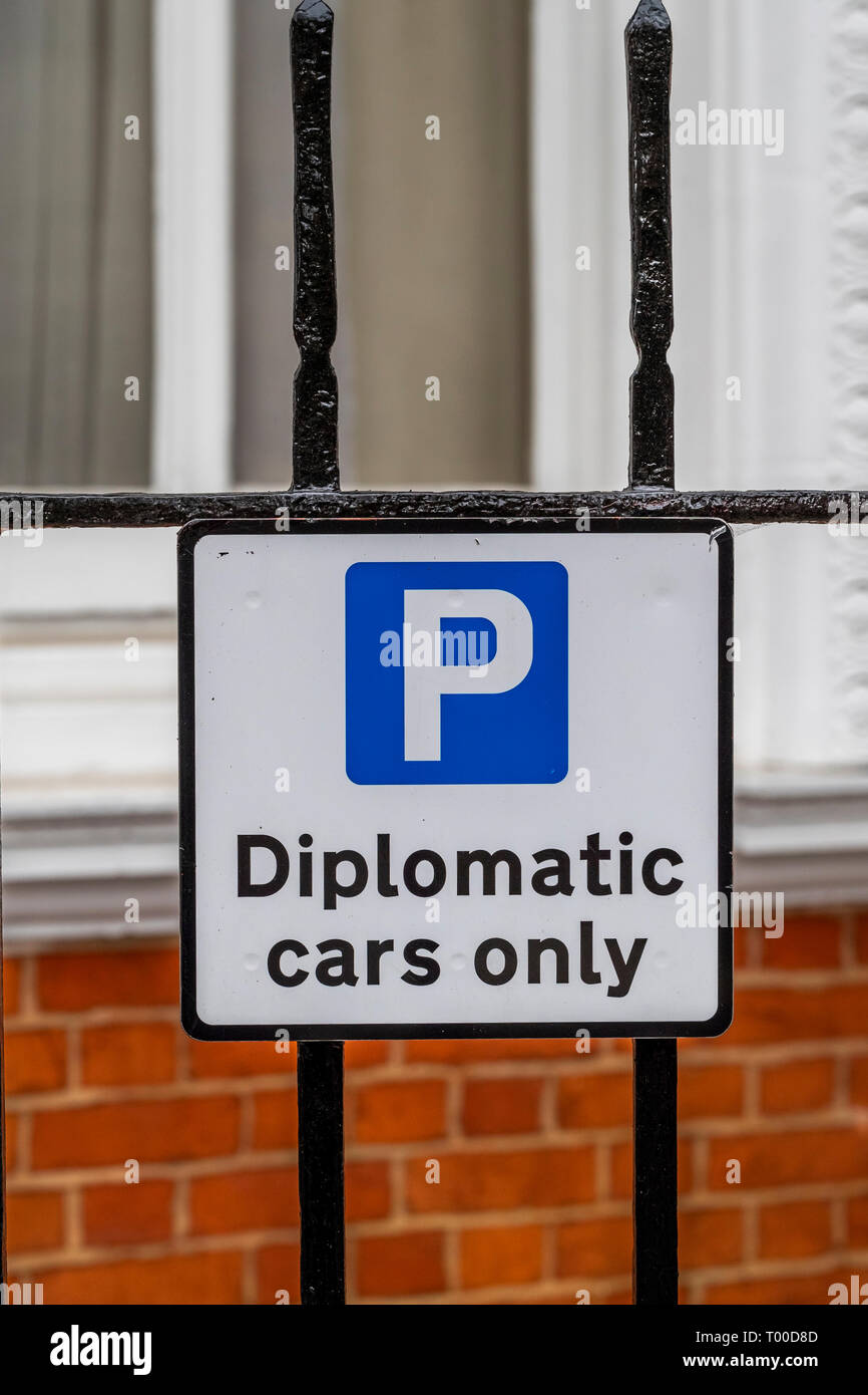 Diplomatic cars only sign. Kensington, London Stock Photo - Alamy