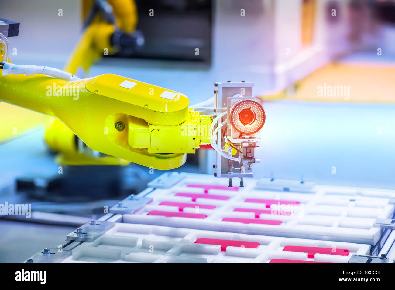 automatic vision sensor camera system in phone intellegence factory ...