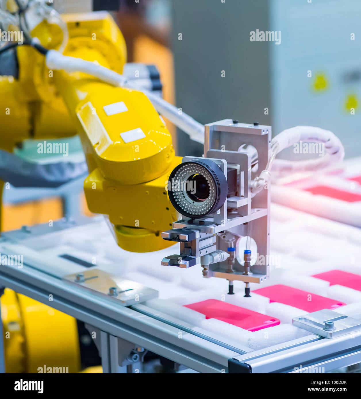 automatic vision sensor camera system in phone intellegence factory ...