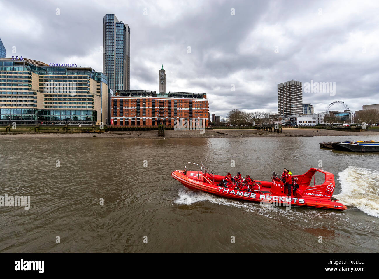 Thames rockets sightseeing hi-res stock photography and images - Alamy