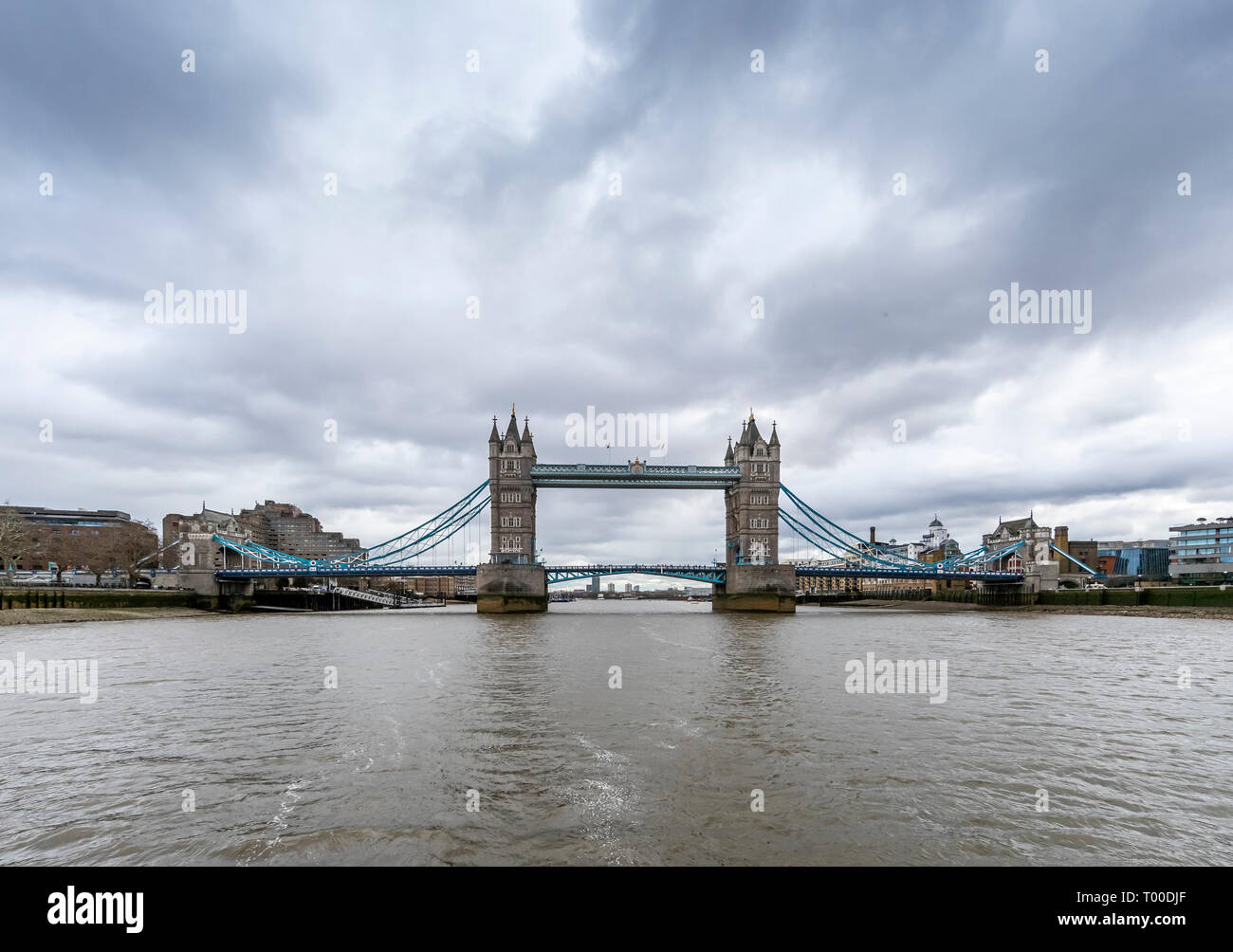 London's iconic Tower Bridge across the River Thames Stock Photo - Alamy