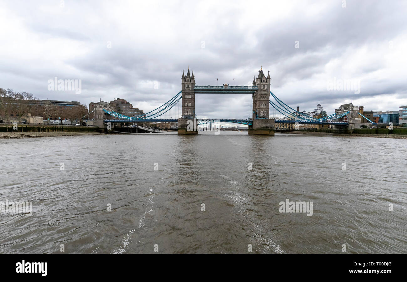 London's iconic Tower Bridge across the River Thames Stock Photo - Alamy