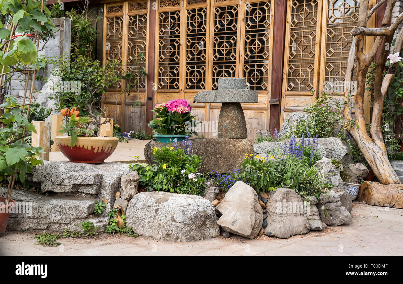 Millstone china hi-res stock photography and images - Alamy