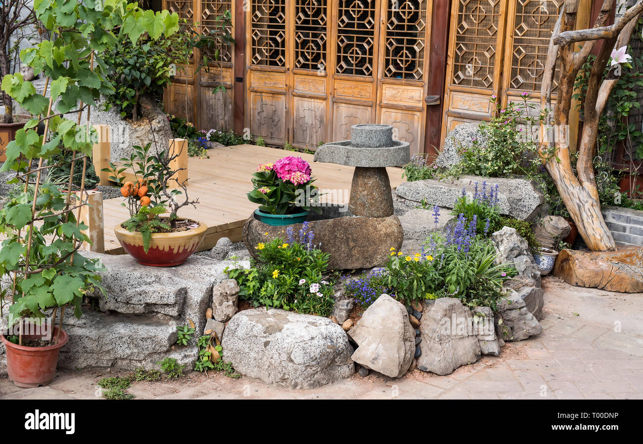 Millstone china hi-res stock photography and images - Alamy