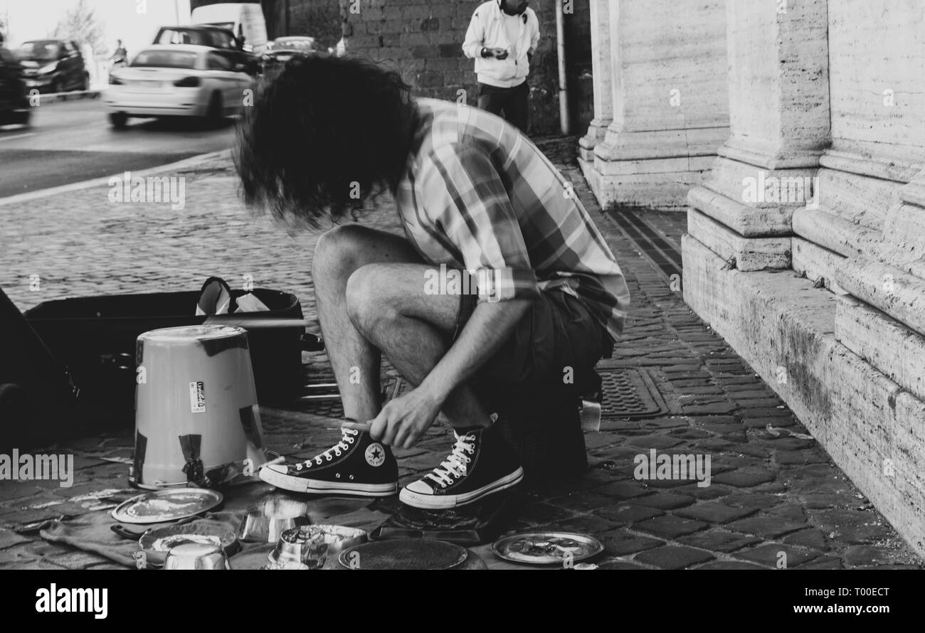 Busking in rome hi-res stock photography and images - Alamy