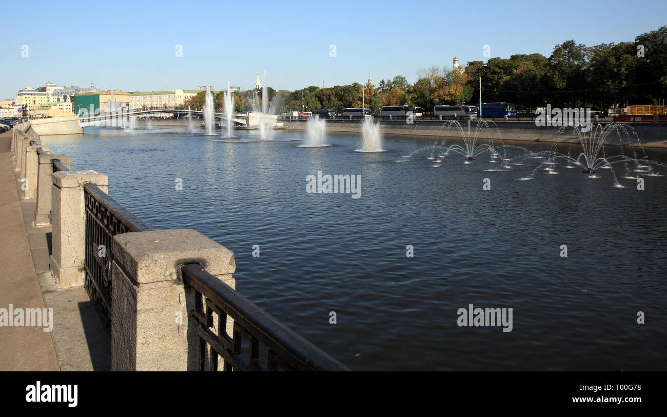 many fountain on river Stock Photo - Alamy
