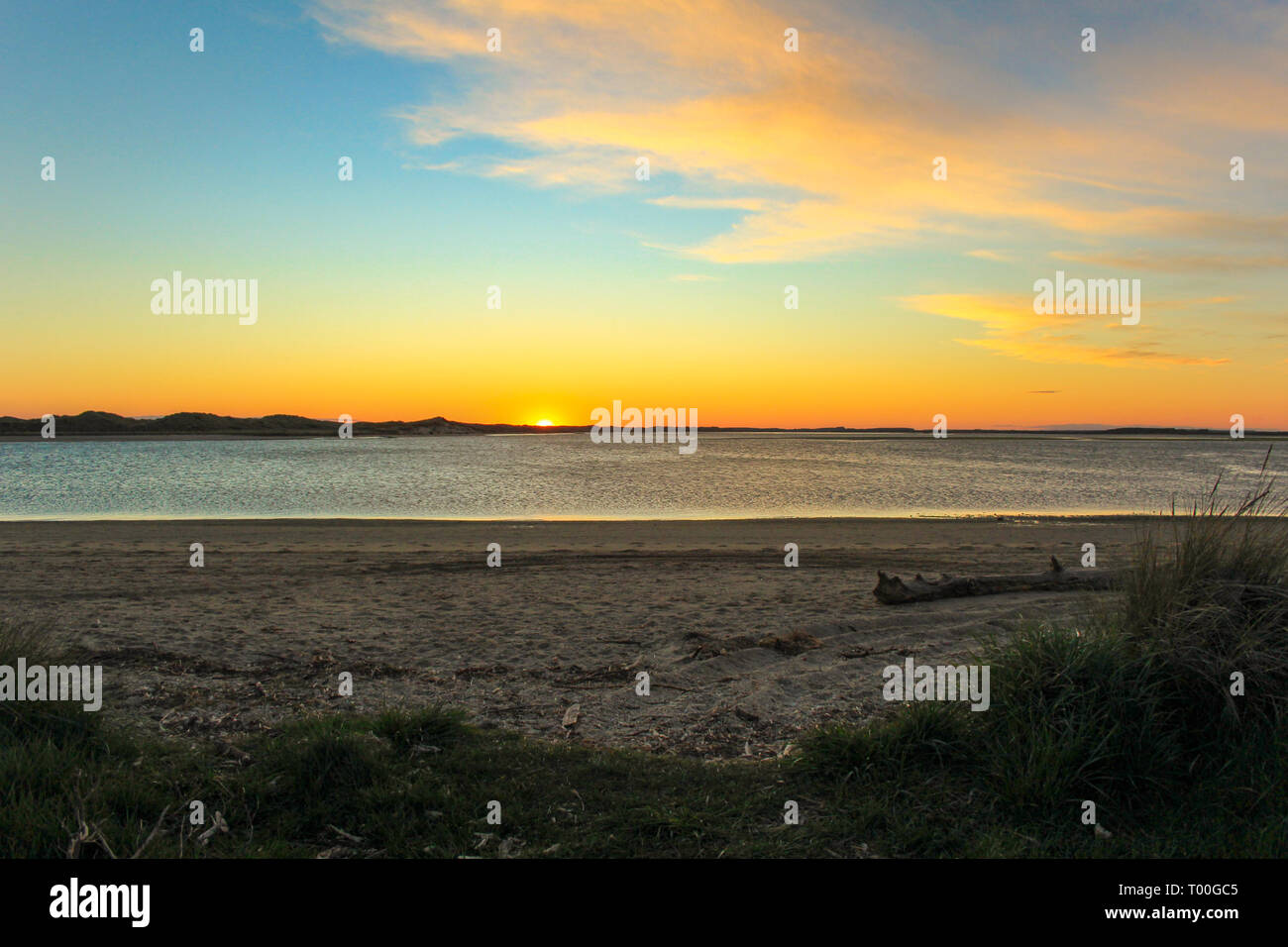 beautiful sunset at the beach in Fortrose, The Catlins, South Island ...