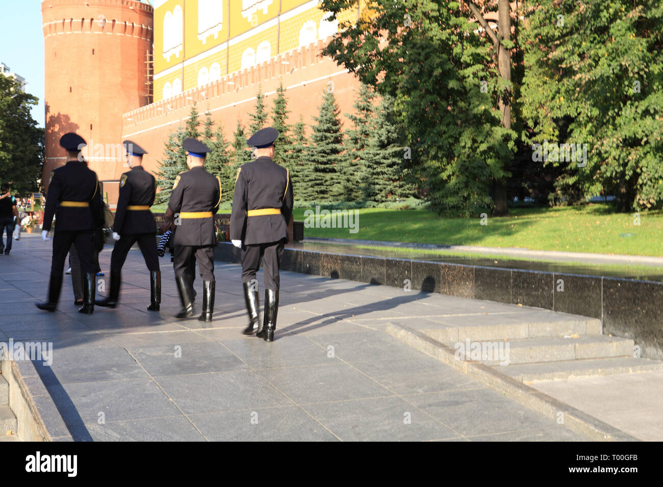 russian Kremlin soldiers walking in garden Stock Photo - Alamy