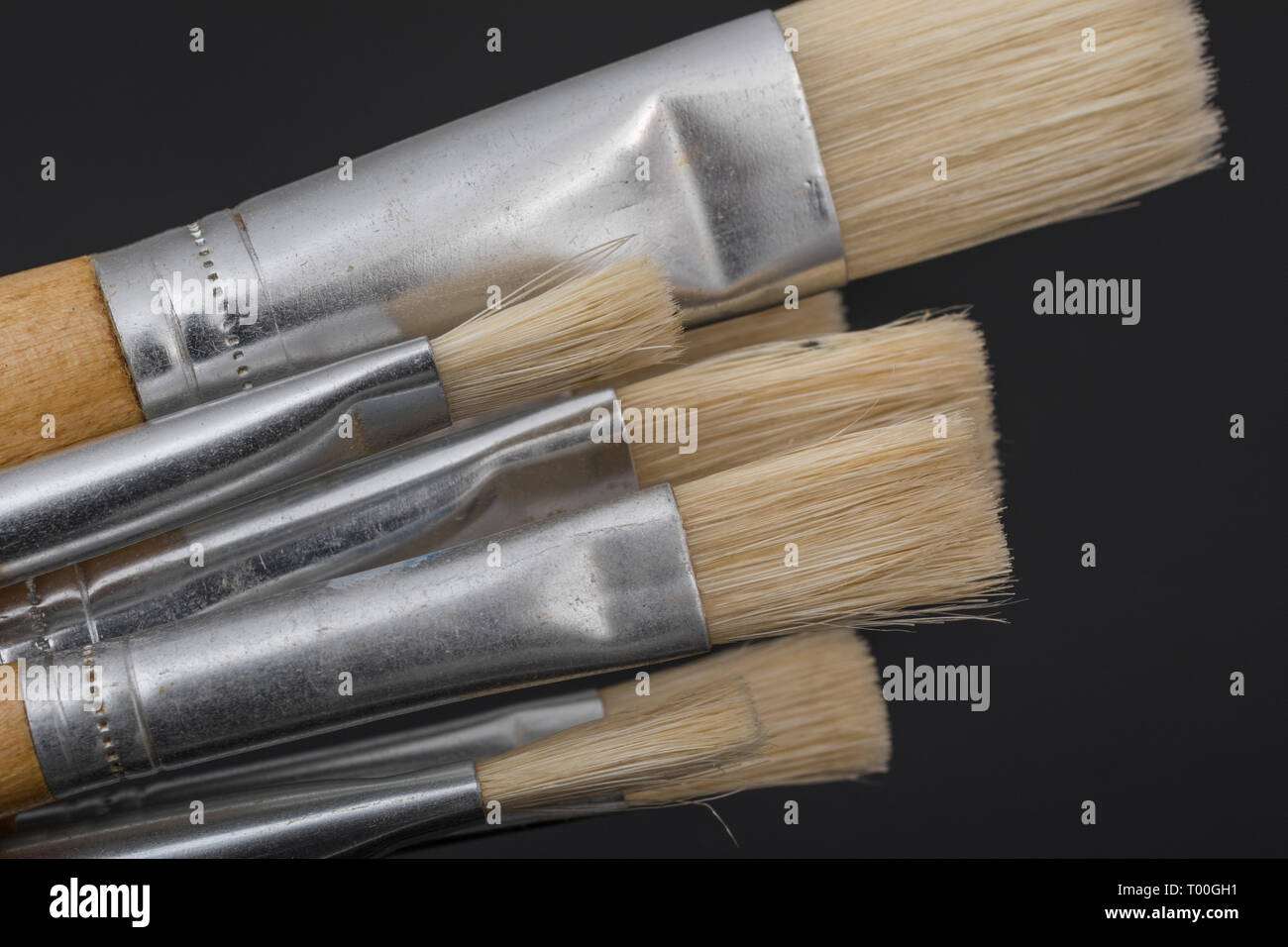 Two artists paintbrushes small and large hi-res stock photography and ...