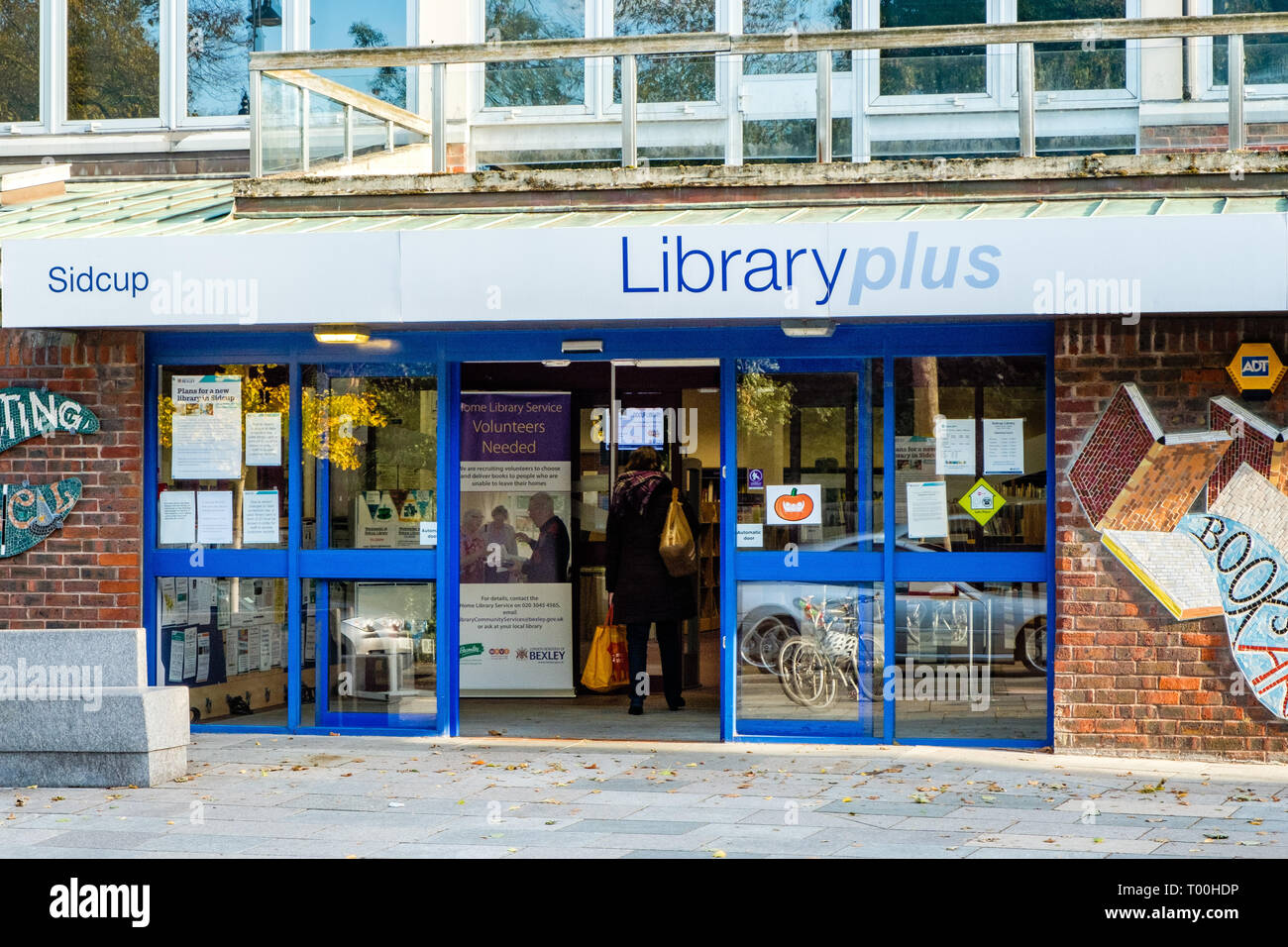 Sidcup Library, Hadlow Road, Sidcup, Kent Stock Photo - Alamy