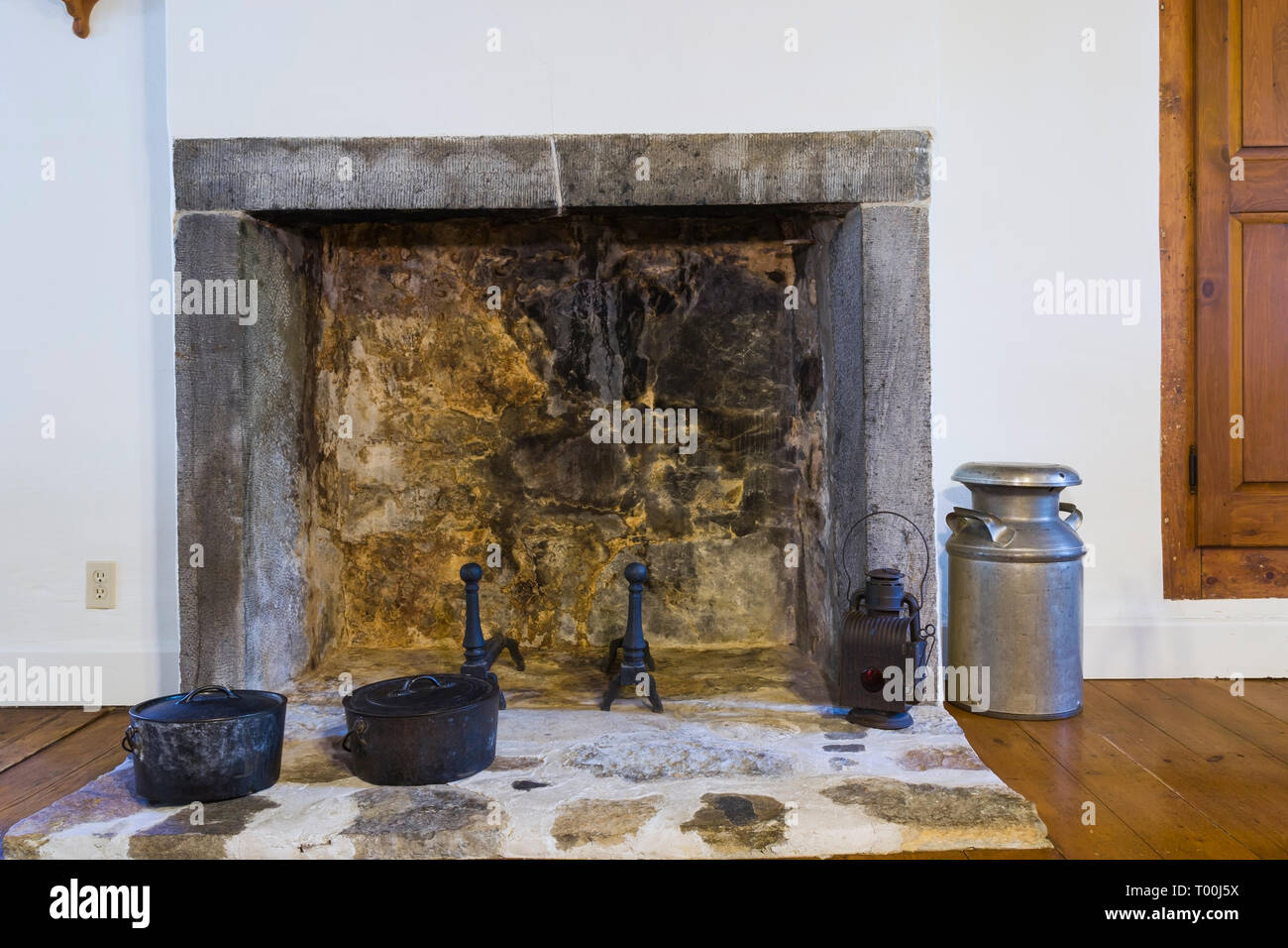 Cast iron pots 18th century hi-res stock photography and images - Alamy