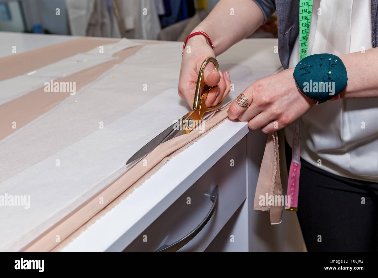 Paper sewing patterns detail hi-res stock photography and images - Alamy