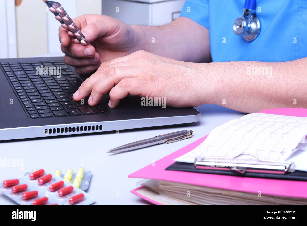 Doctor hand showing drug boxes at Office Desktop. Health care, Medical ...