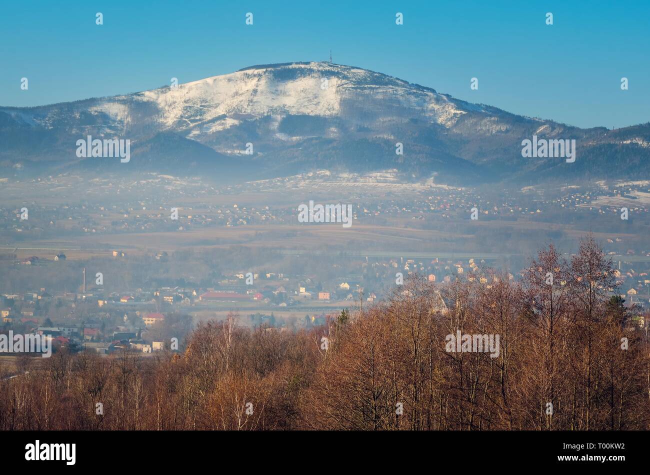 Snow covered big mountain hi-res stock photography and images - Alamy