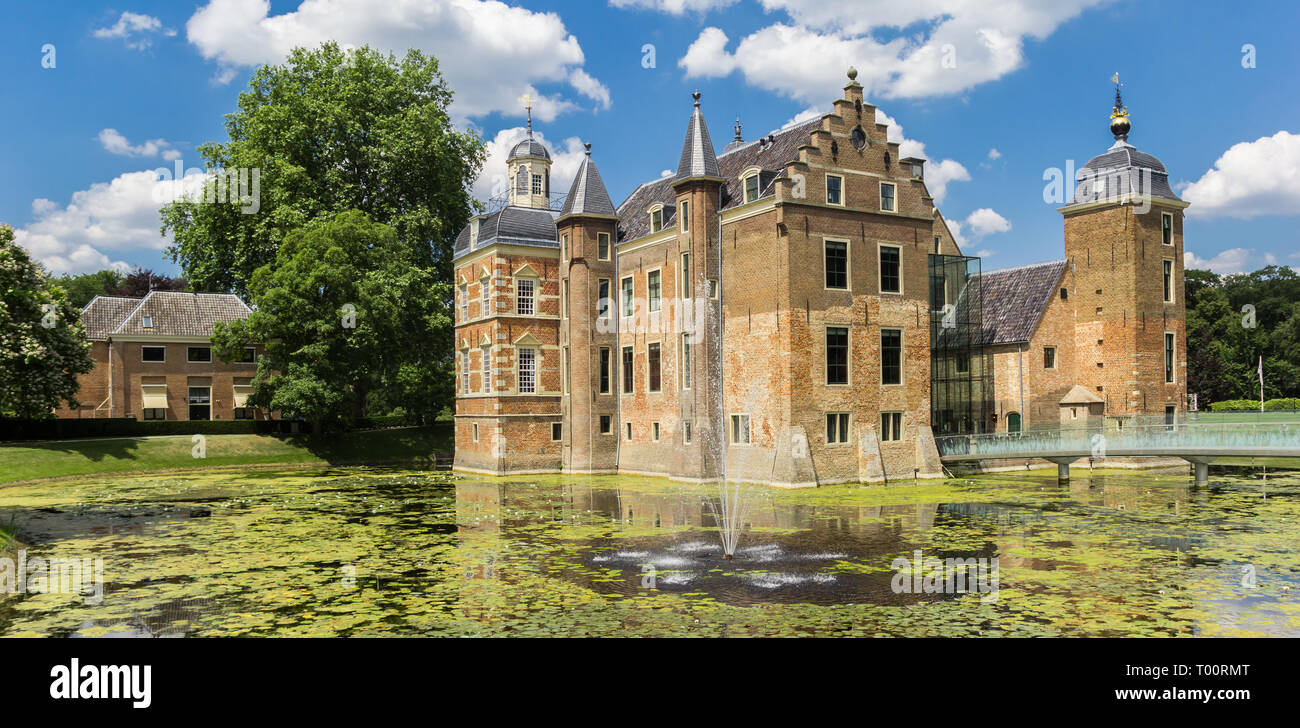 Castle architecture history grass hi-res stock photography and images ...