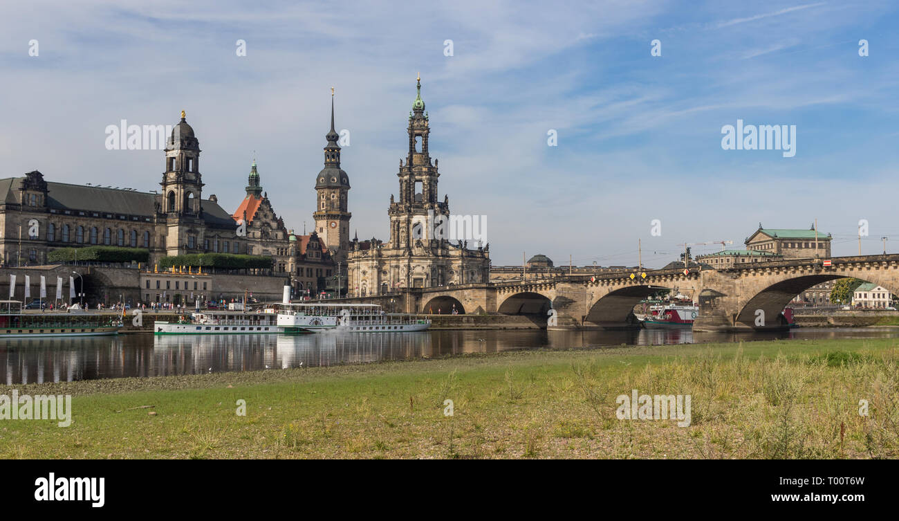 Augustus bridge and semperoper hi-res stock photography and images - Alamy