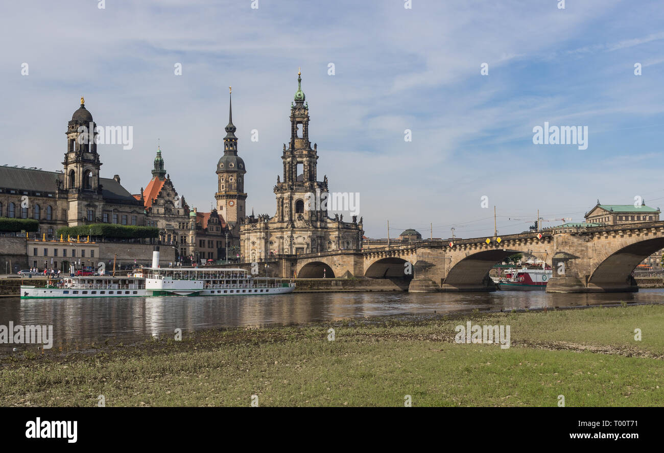 Augustus bridge and semperoper hi-res stock photography and images - Alamy